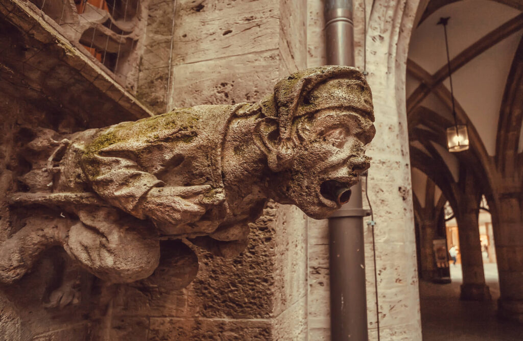 Descubre el fascinante mundo del arte grotesca